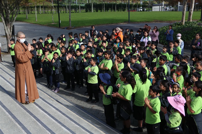 Inspector Honan Visited FGS Buddhist Temple NZ to Understand the 3G4G ...