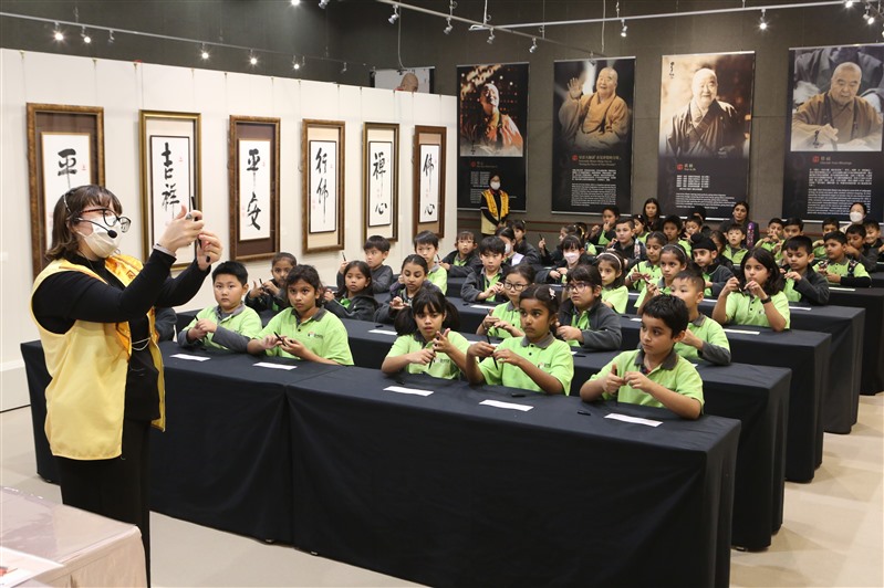 Inspector Honan Visited FGS Buddhist Temple NZ to Understand the 3G4G ...