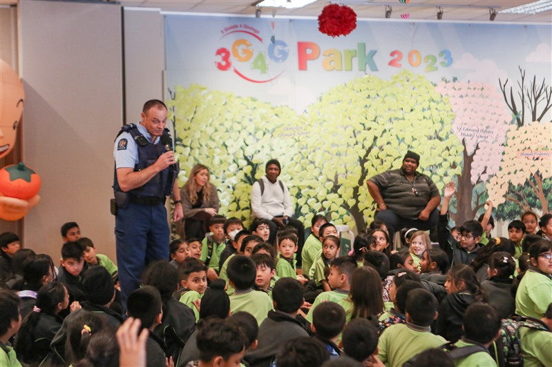 Inspector Honan Visited FGS Buddhist Temple NZ to Understand the 3G4G ...