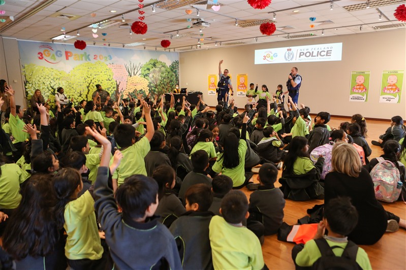 Inspector Honan Visited FGS Buddhist Temple NZ to Understand the 3G4G ...